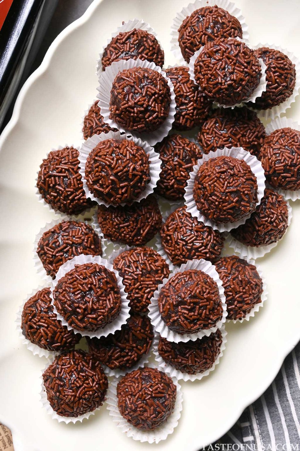Chocolate Rum Balls - Taste of Nusa